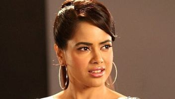 Watch Vaaranam Aayiram 4K Online