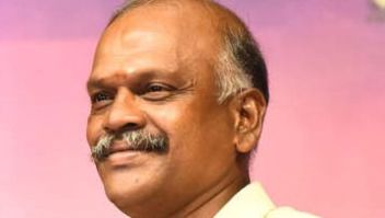 Watch Velai Illa Pattadhari Online
